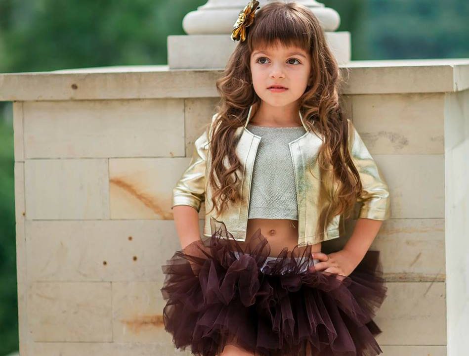 Sofia Bălănescu, model și artist la doar patru ani. Micuța a defilat la ...