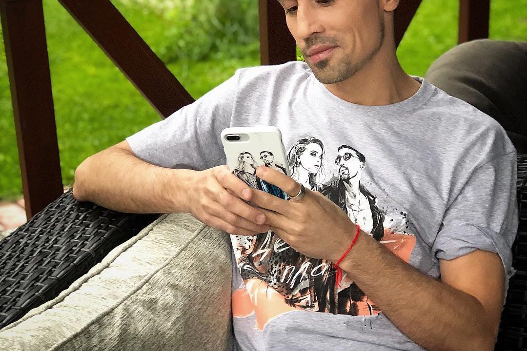 Dima Bilan s-a înfruptat din căpșunile culese de Filip Kirkorov și Igor ...