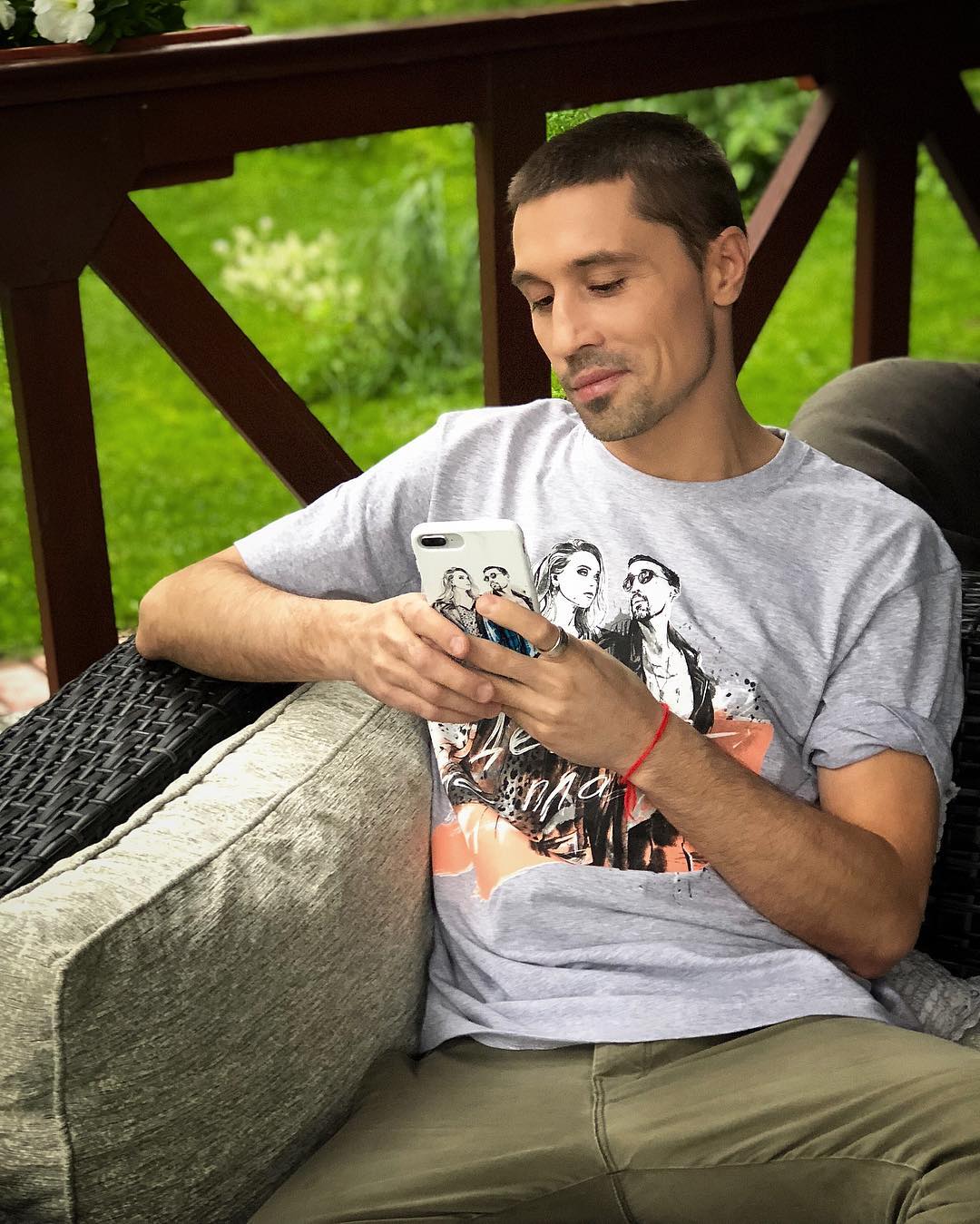 Dima Bilan s-a înfruptat din căpșunile culese de Filip Kirkorov și Igor ...