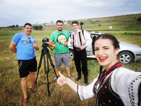 Stela Botez revine cu un nou videoclip. „Pe imaș pe lângă Prut” - ea.md Stela Botez revine cu un nou videoclip. „Pe imaș pe lângă Prut” - ea.md