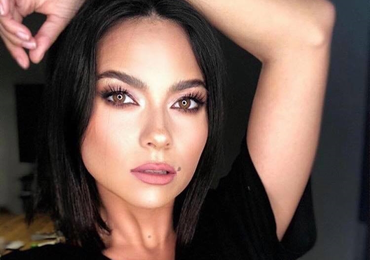 Este atât de diferită astăzi! Așa arăta Inna acum zece ani, la debutul ...