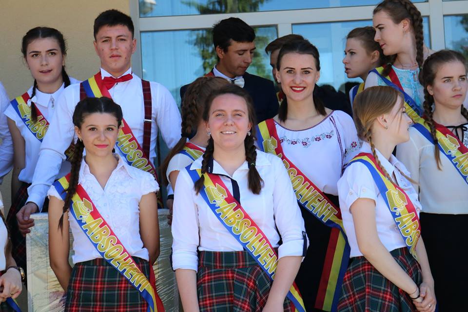 Eleva cu 10 pe linie la BAC a scris o „Scrisoare pentru Moldova”. Iată ...