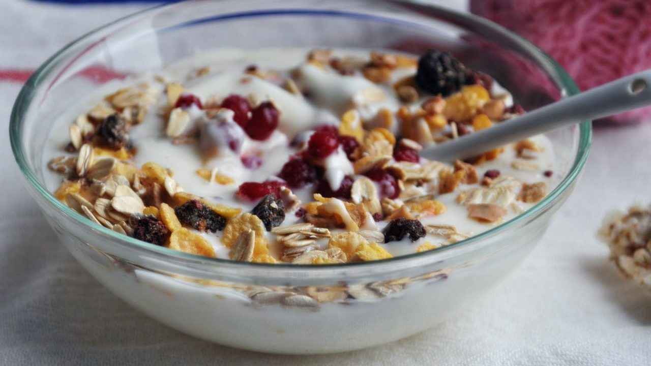 Servește chefirul altfel! Trei rețete simple pentru un mic dejun ...