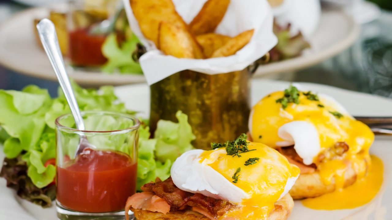 Mic dejun în stil englezesc: ouă Benedict - ea.md