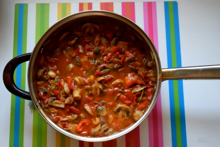 Gulaș delicios de post din ciuperci. O cină ușoară pe placul familiei ...