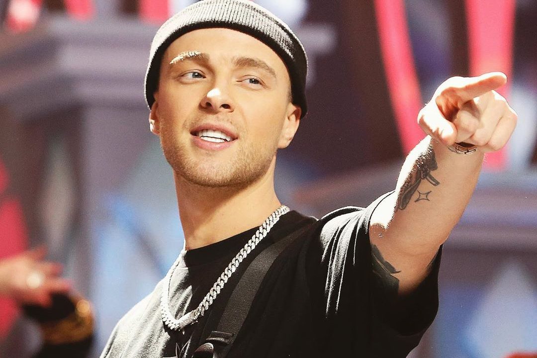 Egor Kreed, un fiu exemplar. Artistul şi-a dus părinţii în vacanţă în ...