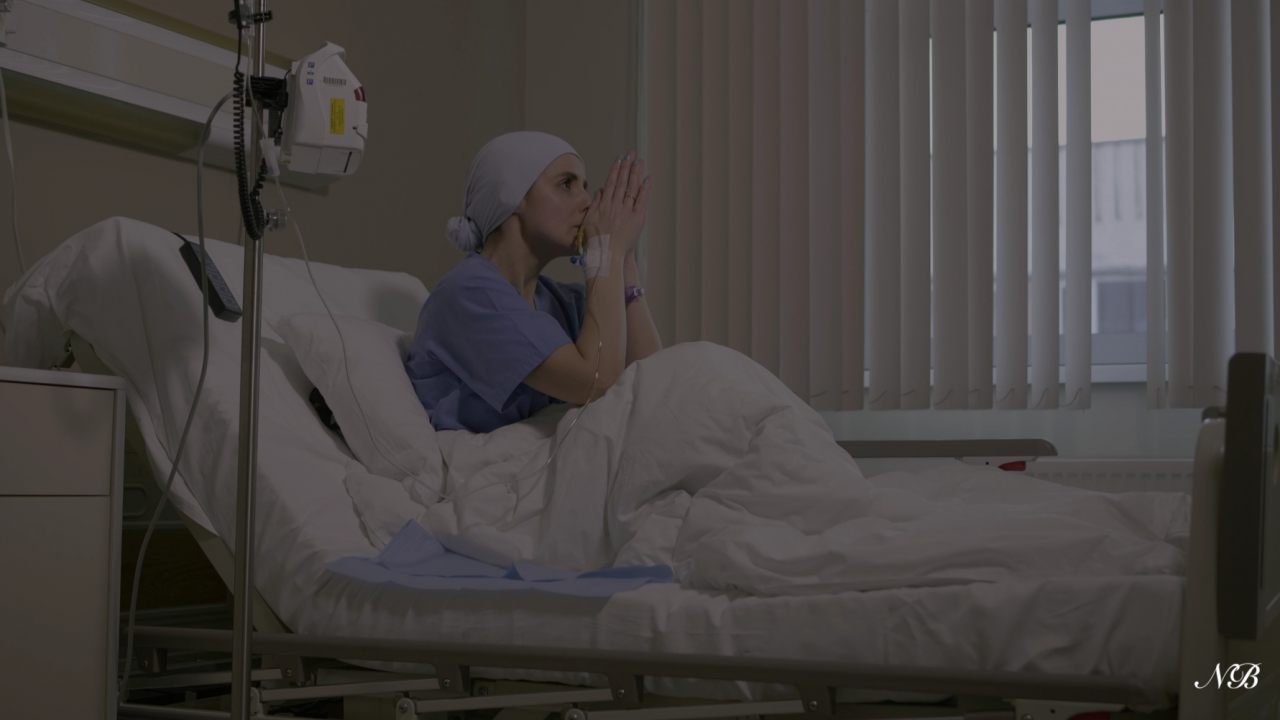 O interpretă de la noi a realizat un videoclip absolut emoționant ...