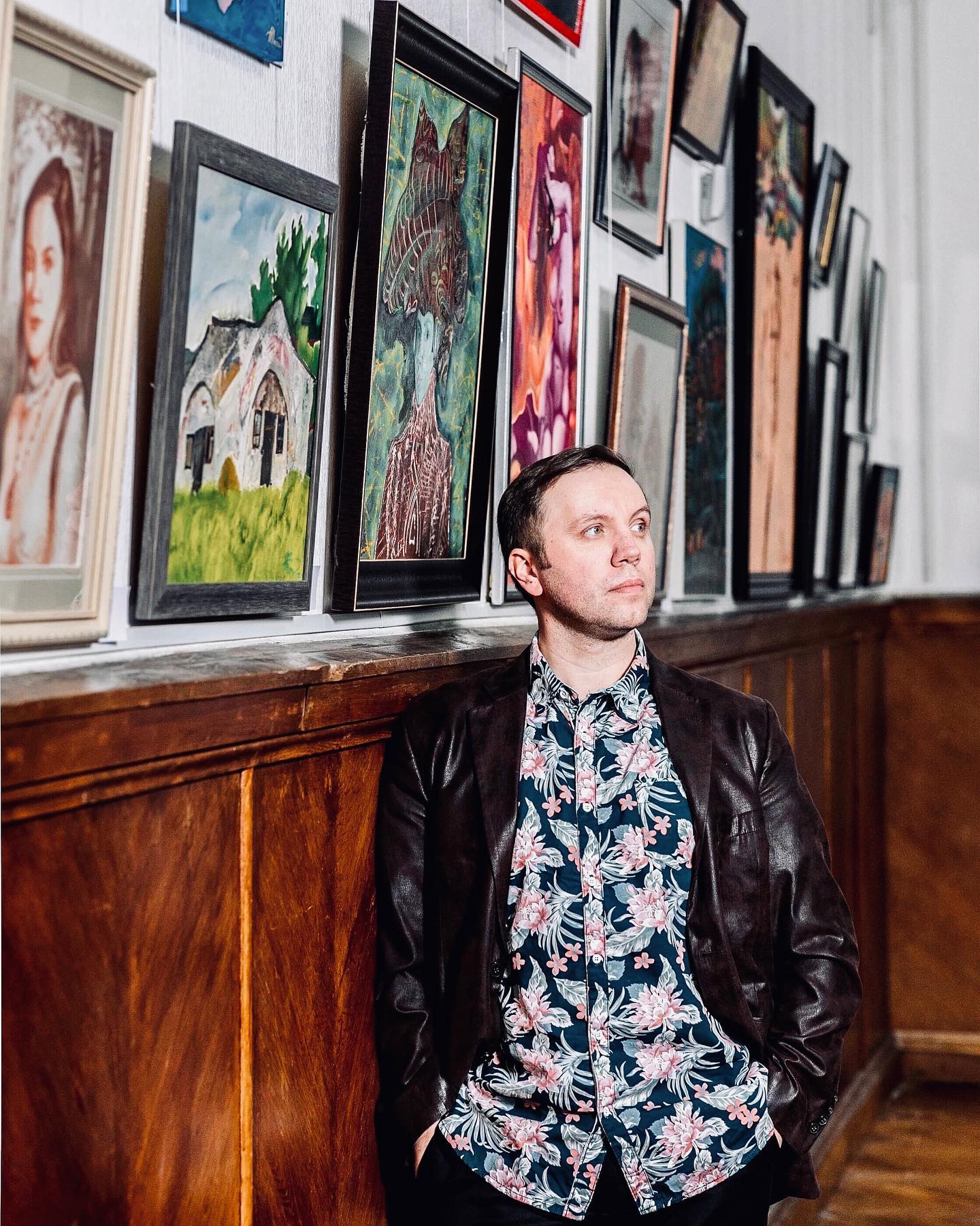 Nudurile lui Adrian Moraru. Pictorul ce transmite, prin lucrările sale ...