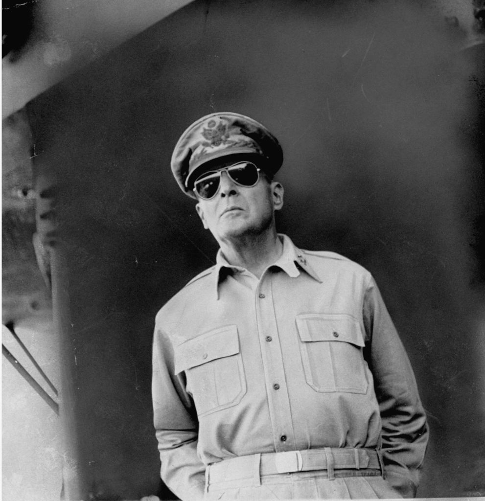 Istoria ochelarilor de soare: De la origini până în prezent (Foto) - ea.md