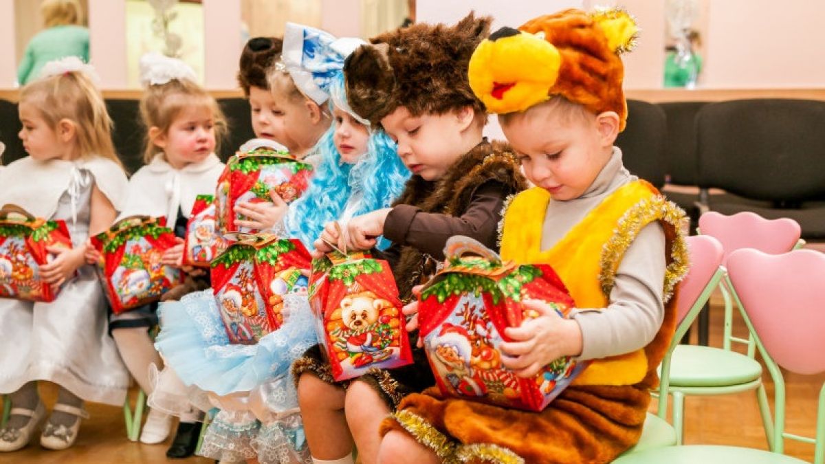 Peste 30.000 de cadouri pregătite pentru copiii din grădinițe de ...