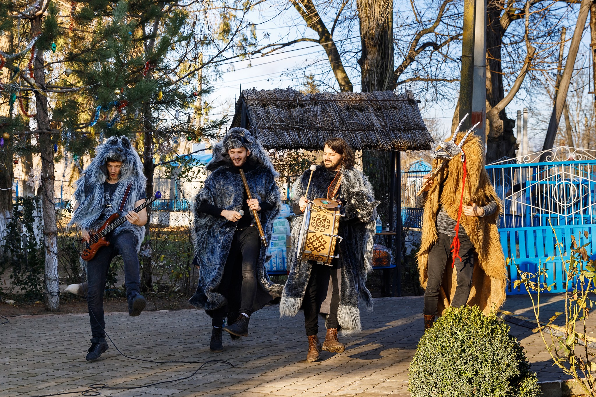 Astăzi se încheie „Povestea de Iarnă”. Concert extraordinar Lupii și ...