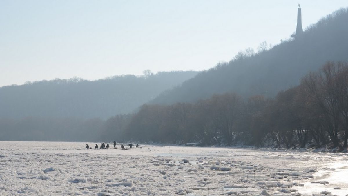 O copilă de 12 ani a căzut sub gheața de pe râul Nistru - ea.md