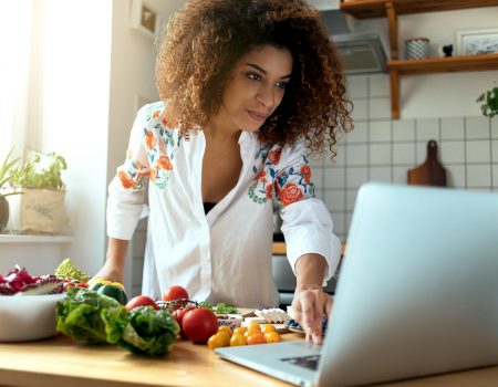 Îți plac filmele polițiste? Iată 13 pelicule captivante de pe Netflix ...