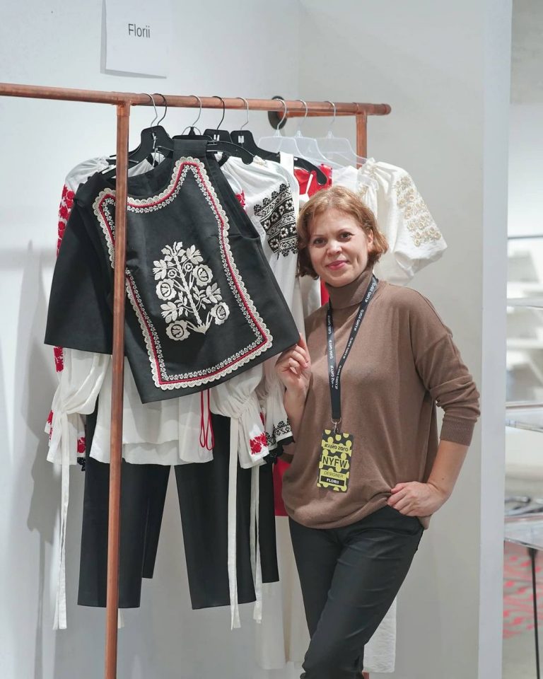 „Moldova” pe podiumurile de la New York Fashion Week, creațiile a doi ...