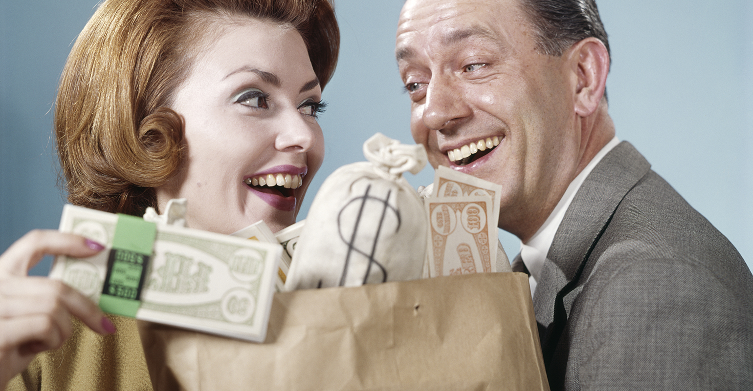 Banii în cuplu: Fiecare cu punga lui sau cont comun? Iată ce arată un ...