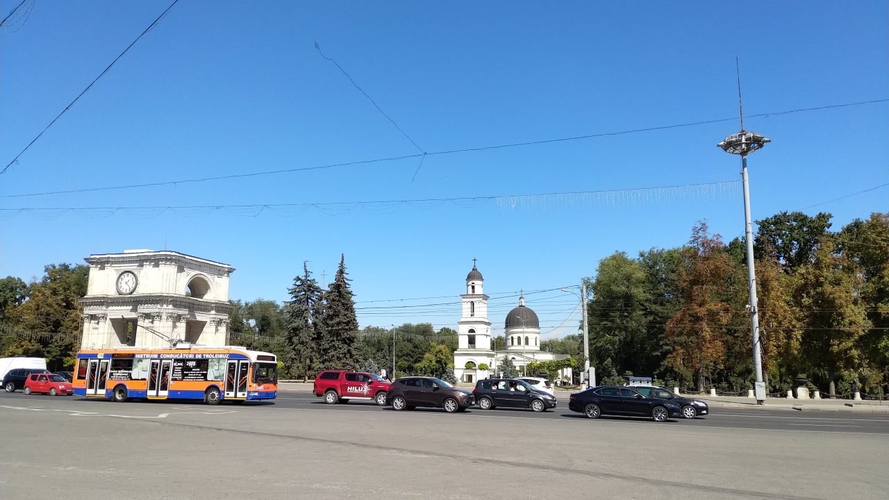 Atenție! Duminică în perimetrul Pieței Marii Adunări Naționale va fi suspendat traficul rutier ...