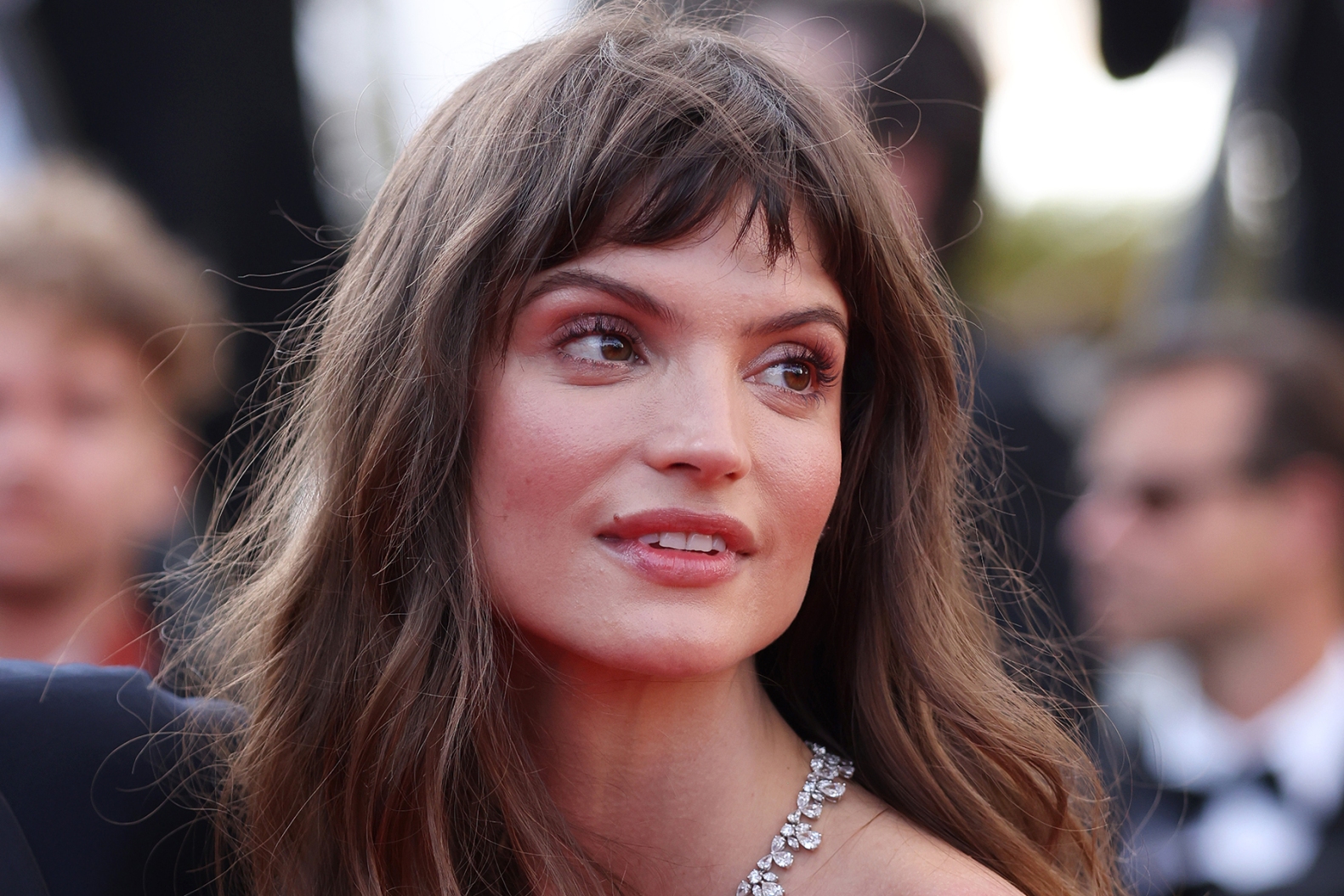 Actrița și modelul Charlbi Dean, vedeta filmului „Triangle of Sadness ...