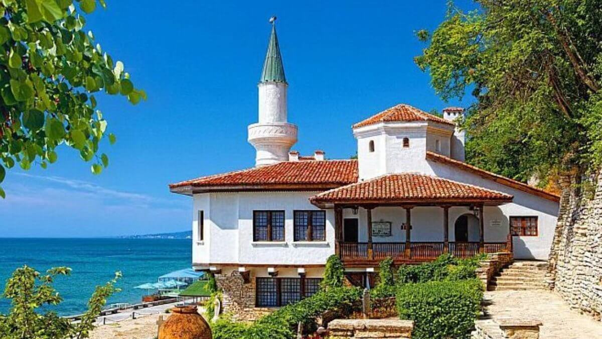 Сastelul de la Balcic - inima Reginei Maria - ea.md