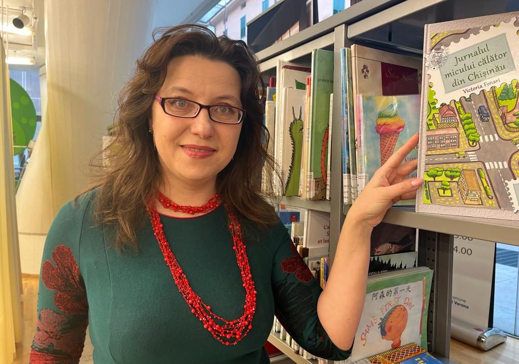 Scriitoarea Victoria Fonari în dialog cu angajații Bibliotecii Civică ...