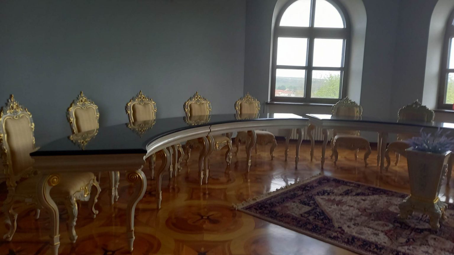 Fii turist la tine acasă! Istoria conacului Manuc Bey de la Hîncești ...