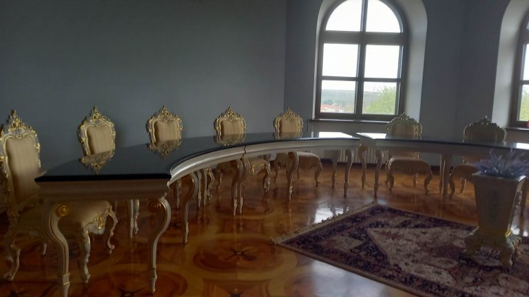Fii turist la tine acasă! Istoria conacului Manuc Bey de la Hîncești ...