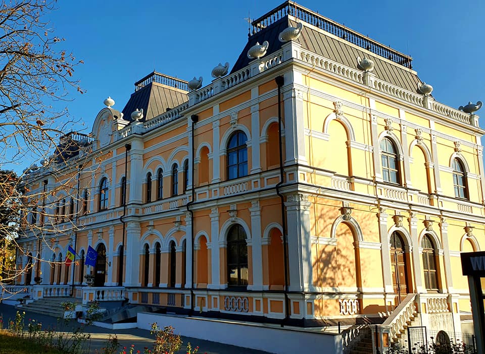 Fii turist la tine acasă! Istoria conacului Manuc Bey de la Hîncești ...