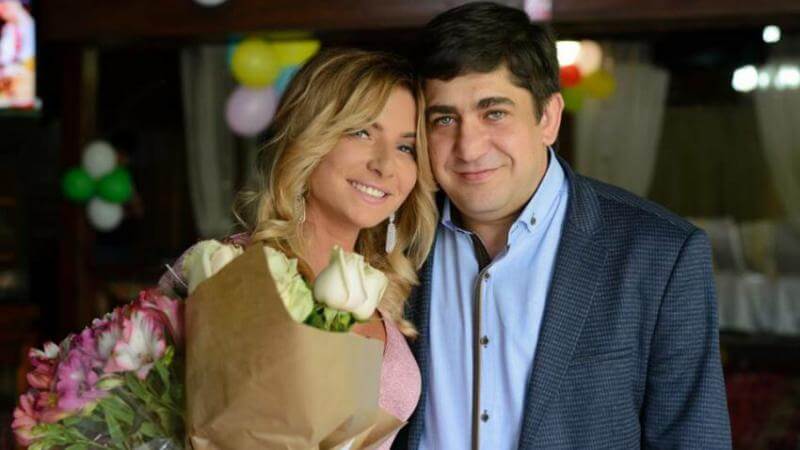 E timpul pentru vacanță! Corneliu Botgros și soția au plecat spre mare ...