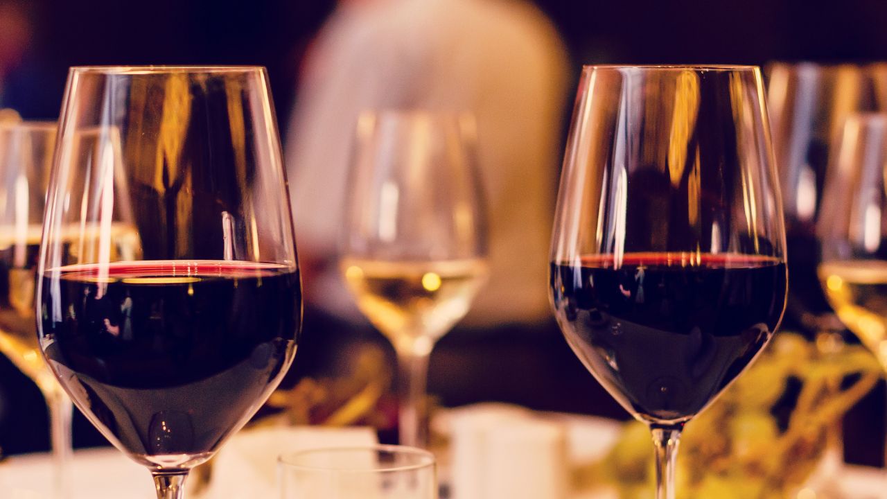 Cum alegi corect paharele pentru diferite tipuri de vin? - ea.md
