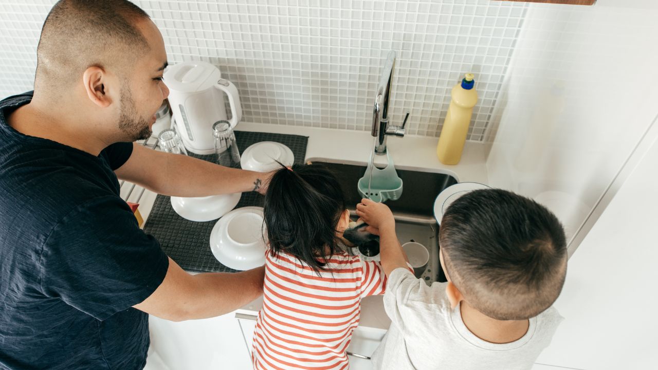 Cum să îți înveți copilul să fie responsabil și independent? Metode ...