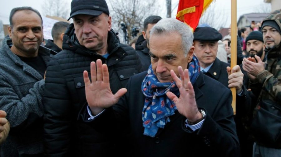 „Ne mirăm că votează două milioane de oameni un debil mintal ...